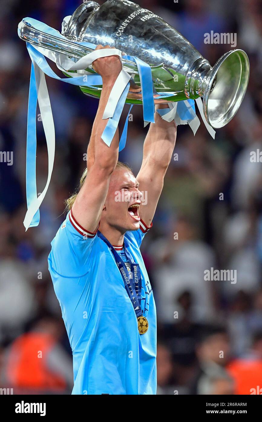 Erling haaland manchester city trophy hi-res stock photography and ...