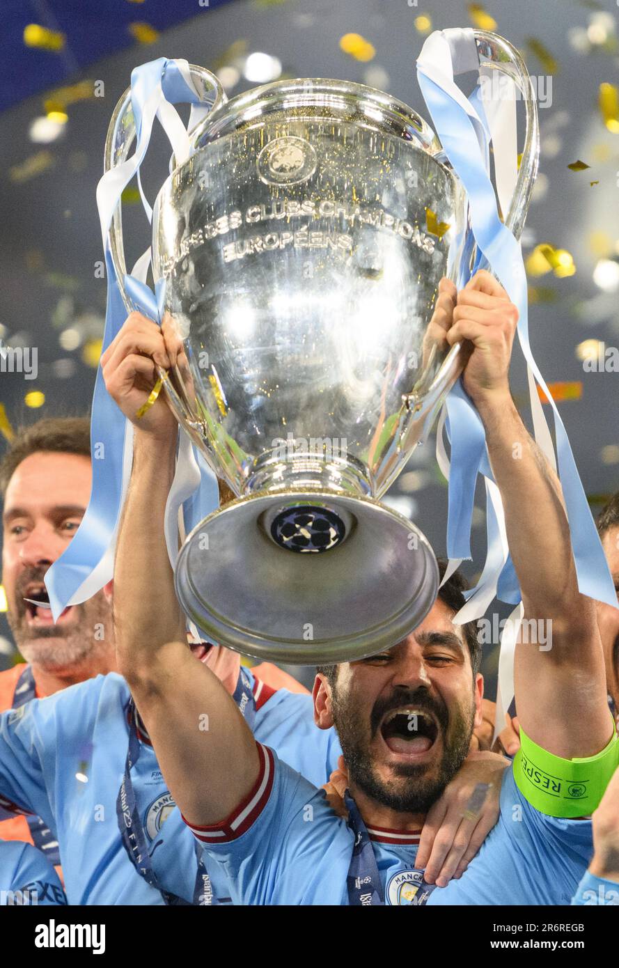 Gundogan manchester city trophy hi-res stock photography and images - Alamy