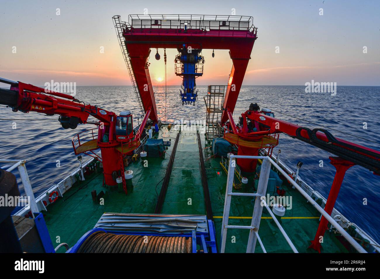 Aboard Tan Suo Yi Hao. 24th May, 2023. China's scientific research ship ...