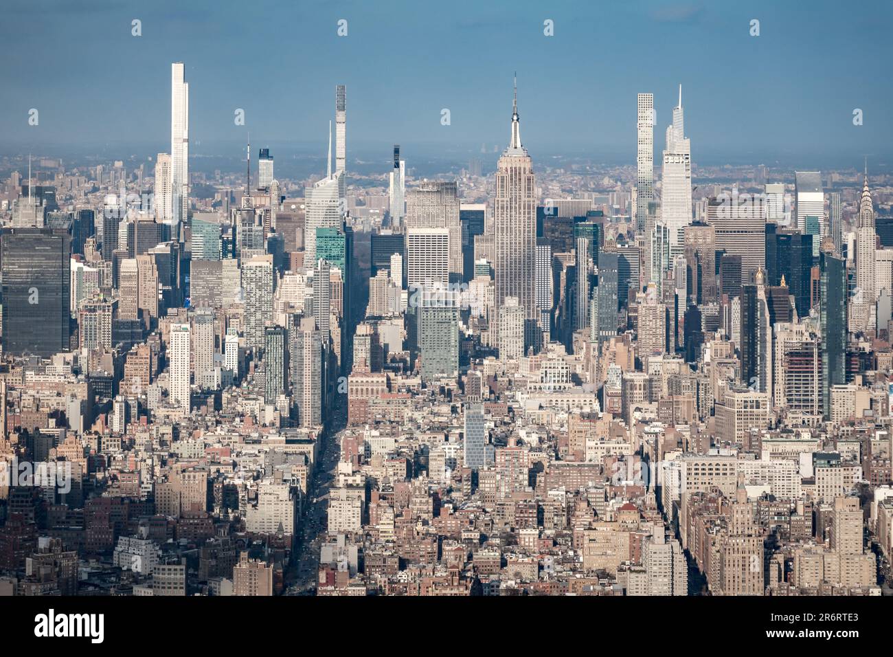Aerial view of midtown manhattan hi-res stock photography and images ...