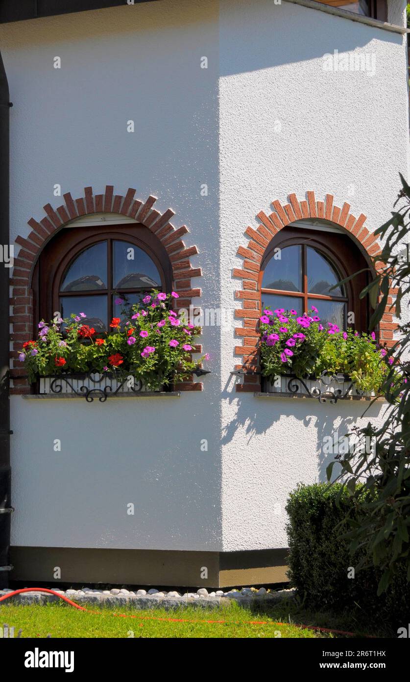 Decorative arched window hi-res stock photography and images - Alamy