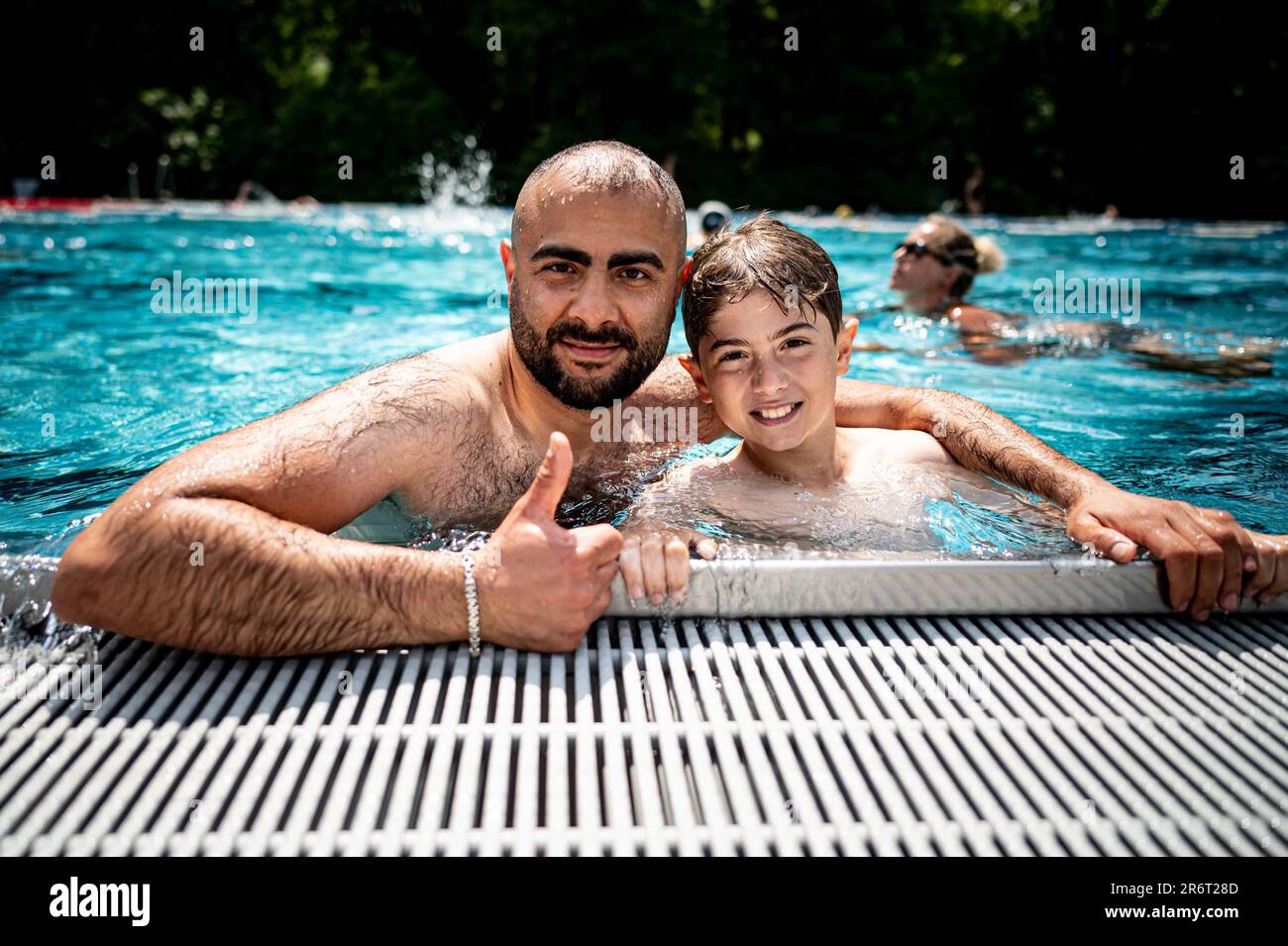 11 June 2023, Berlin: Moayad and his son Omar spend the summery warm ...