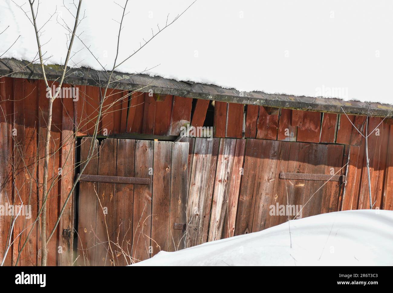 Snowy building hi-res stock photography and images - Alamy