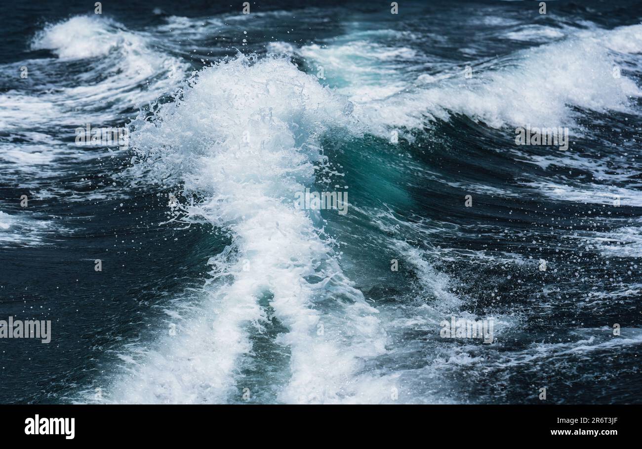 Blue sea water splashing with foam sailing in tropical ocean Stock ...
