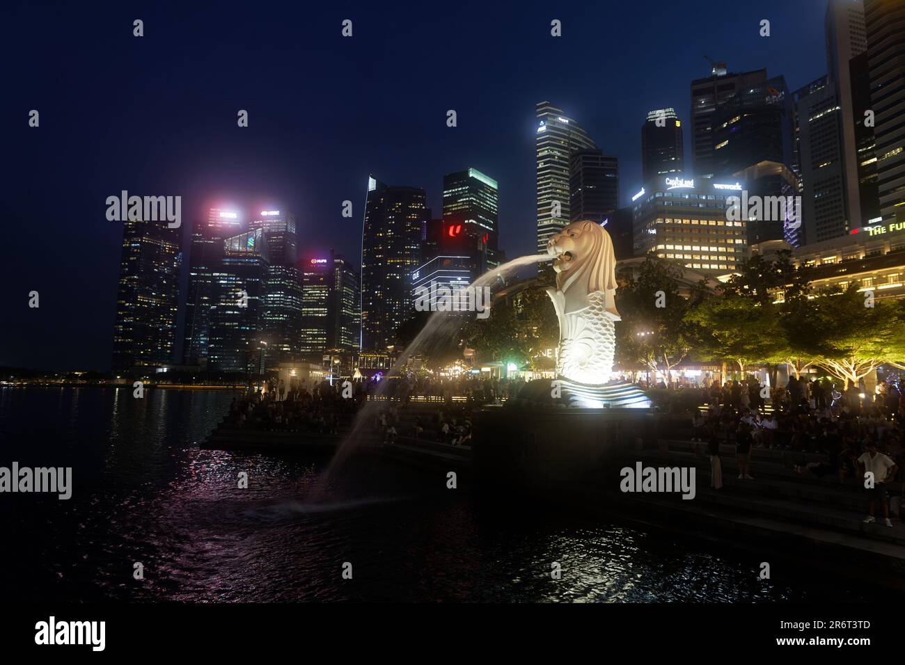 Singapore merlion statue harbour hi-res stock photography and images ...