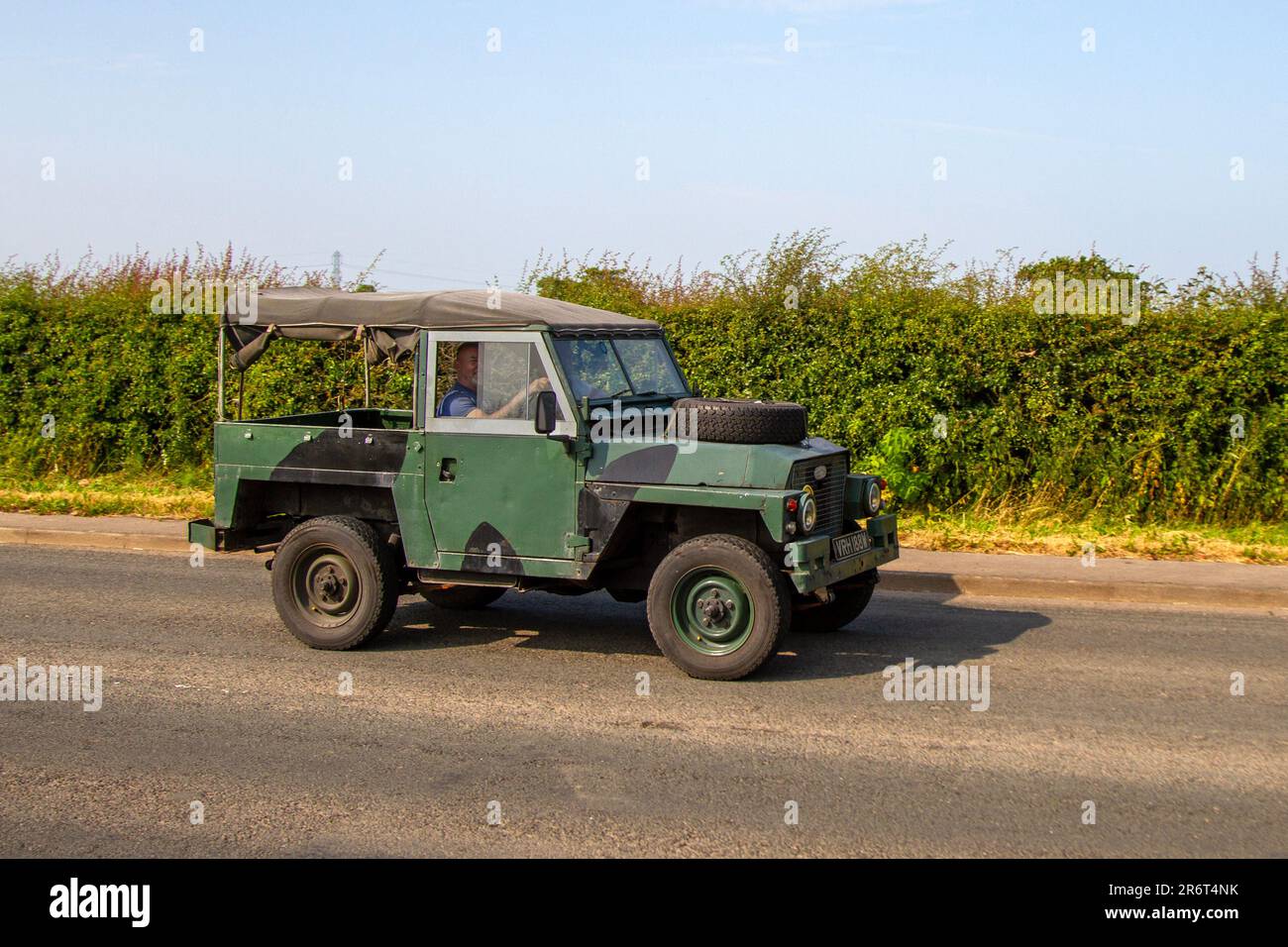 1980 80s eighties Black Green Land Rover 2286 cc; Classic & Performance ...