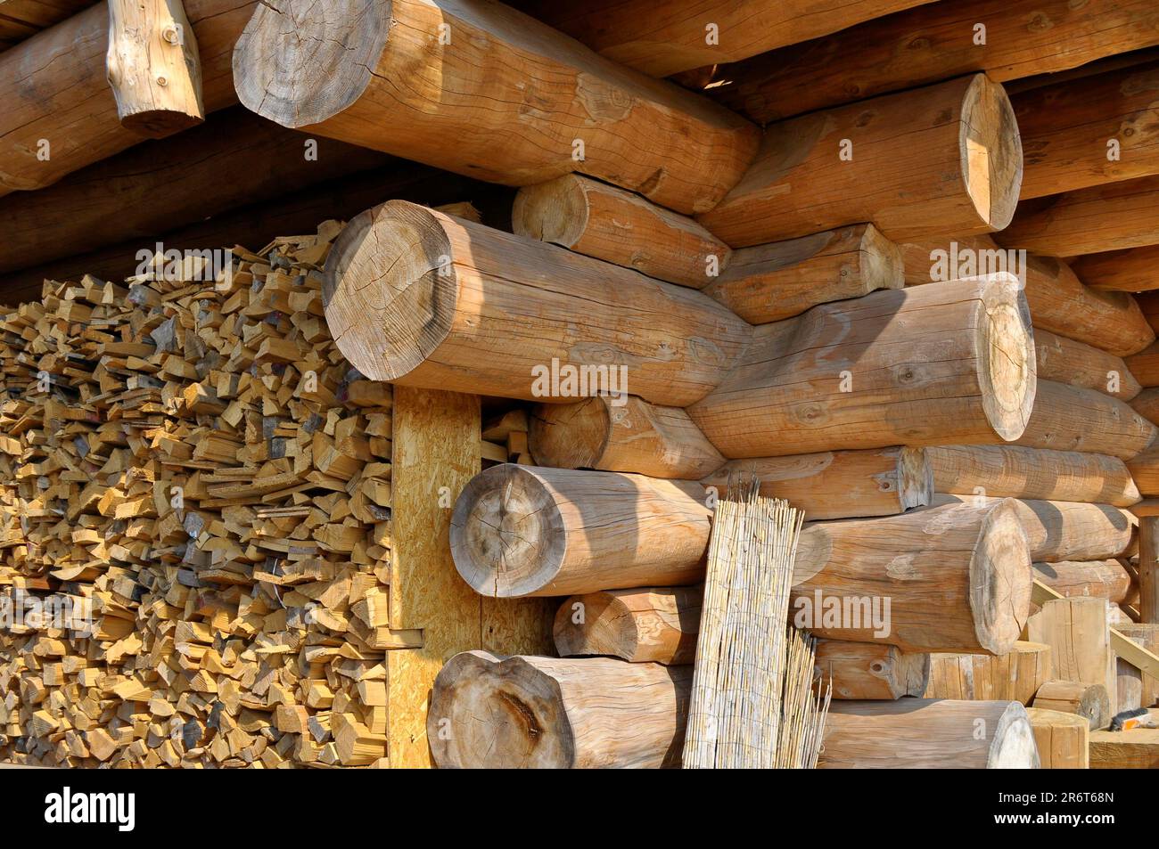 Firewood architecture hi-res stock photography and images - Alamy