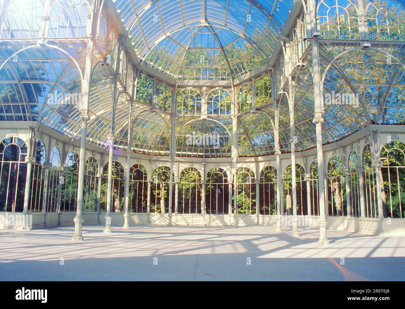 Palacio de Cristal. El Retiro park, Madrid, Spain Stock Photo - Alamy