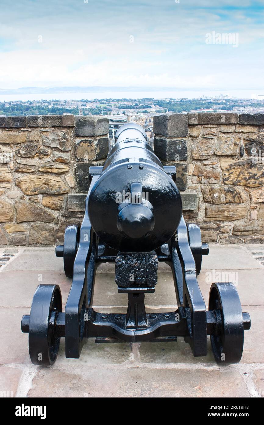 Traditional cannon, approximative 200 years old. Useful for concepts ...