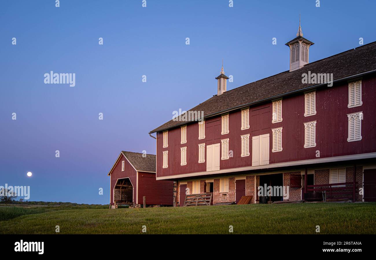 Red barn at Codori Farm in Gettysburg the Moon sets Stock Photo - Alamy