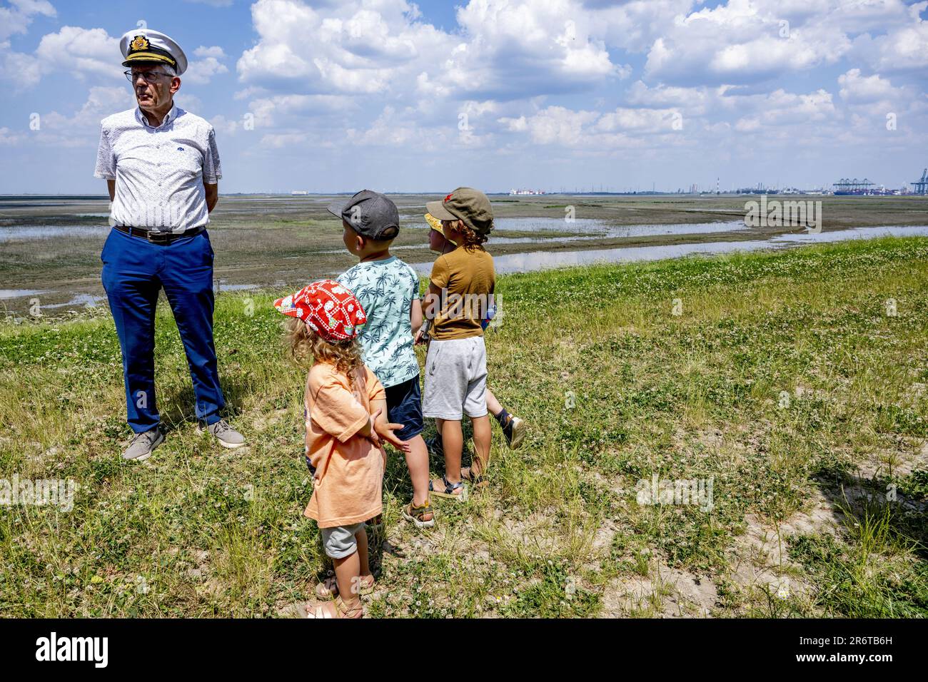 NEW-NAMES - Visitors to the open day of the Hedwige-Prosperpolder (the ...