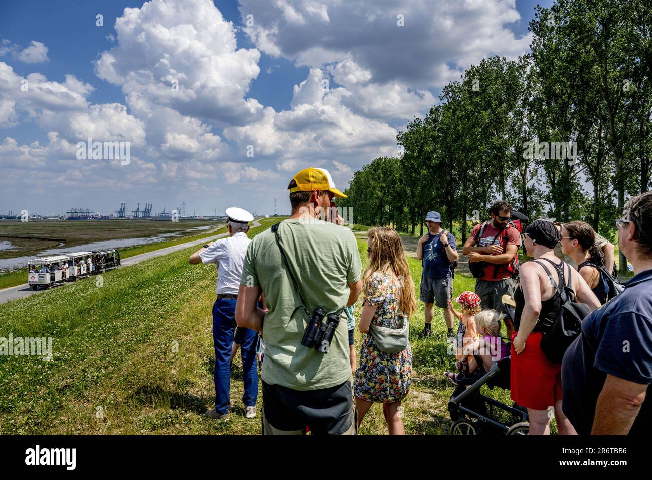 NEW-NAMES - Visitors to the open day of the Hedwige-Prosperpolder (the ...