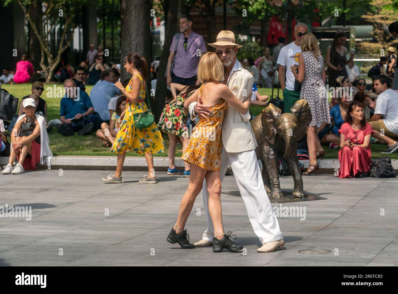 Bishops square in london office hi-res stock photography and images - Alamy