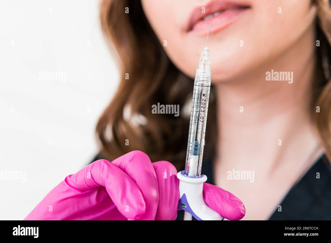 Close-up of female beautician doctor holding syringe with beauty ...