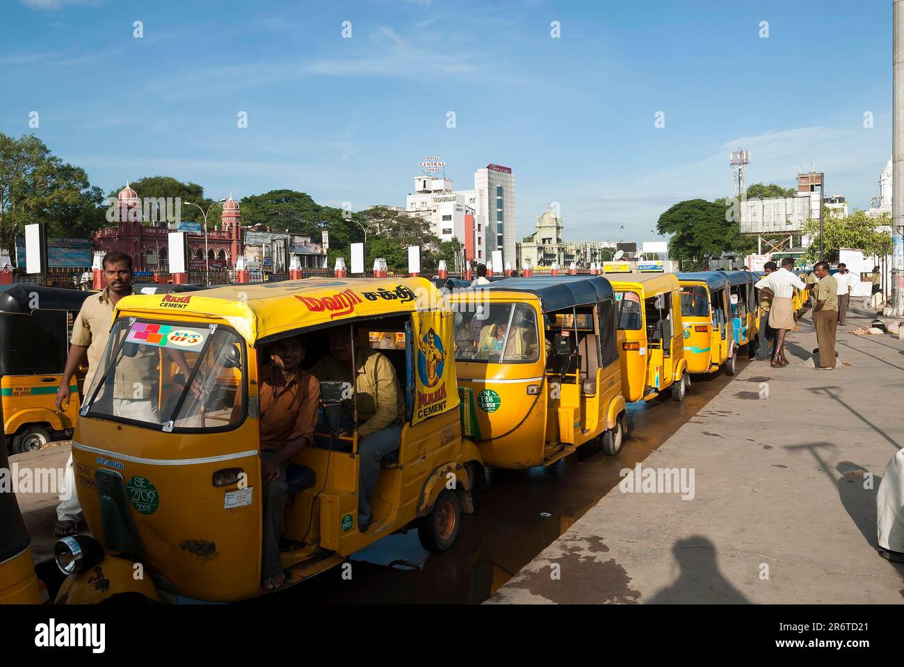 Autos waiting at Central Railway Station in Chennai, Tamil Nadu, India ...