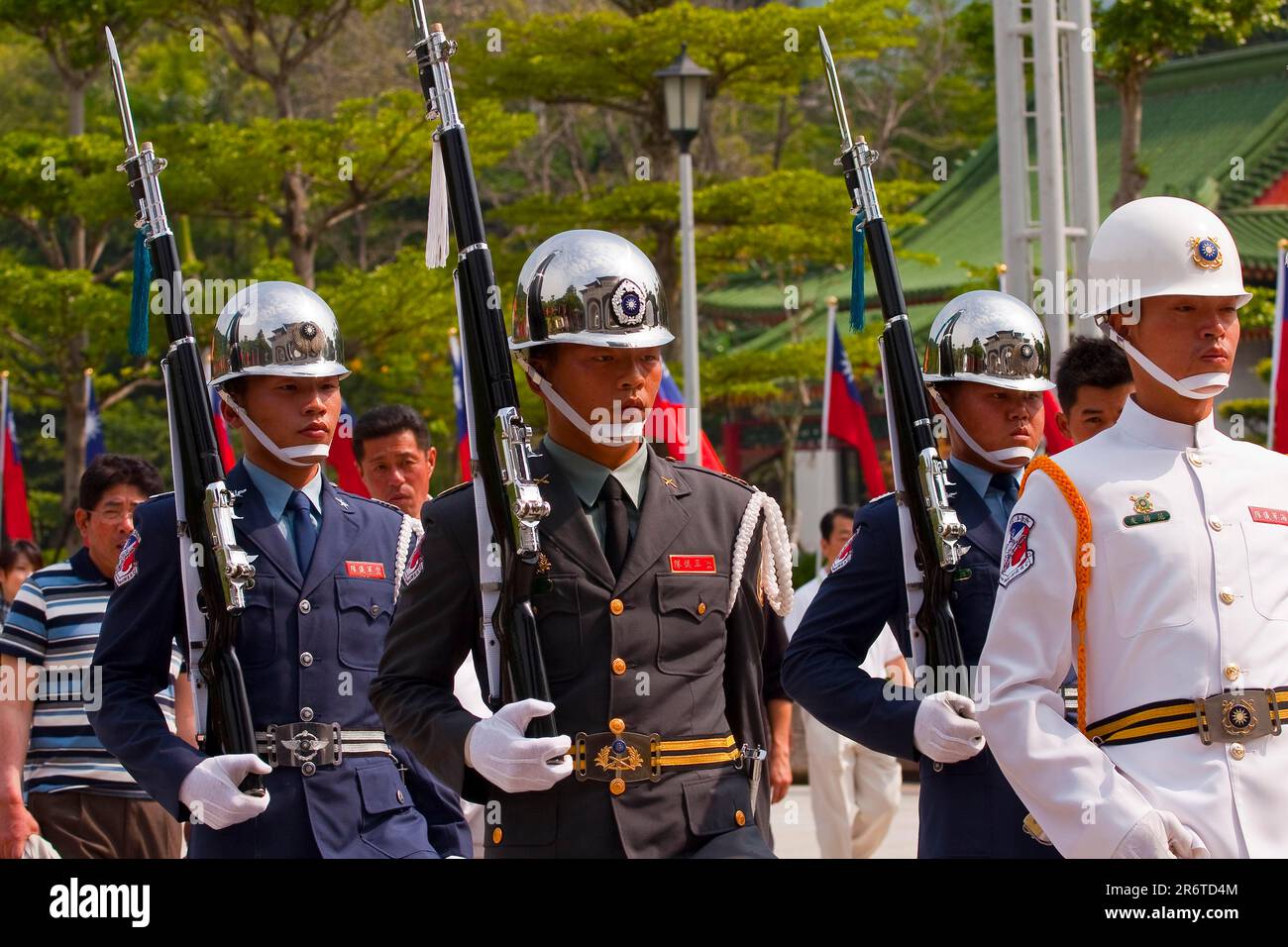 Guards at the memorial monument, Taipei, Taiwan Stock Photo - Alamy