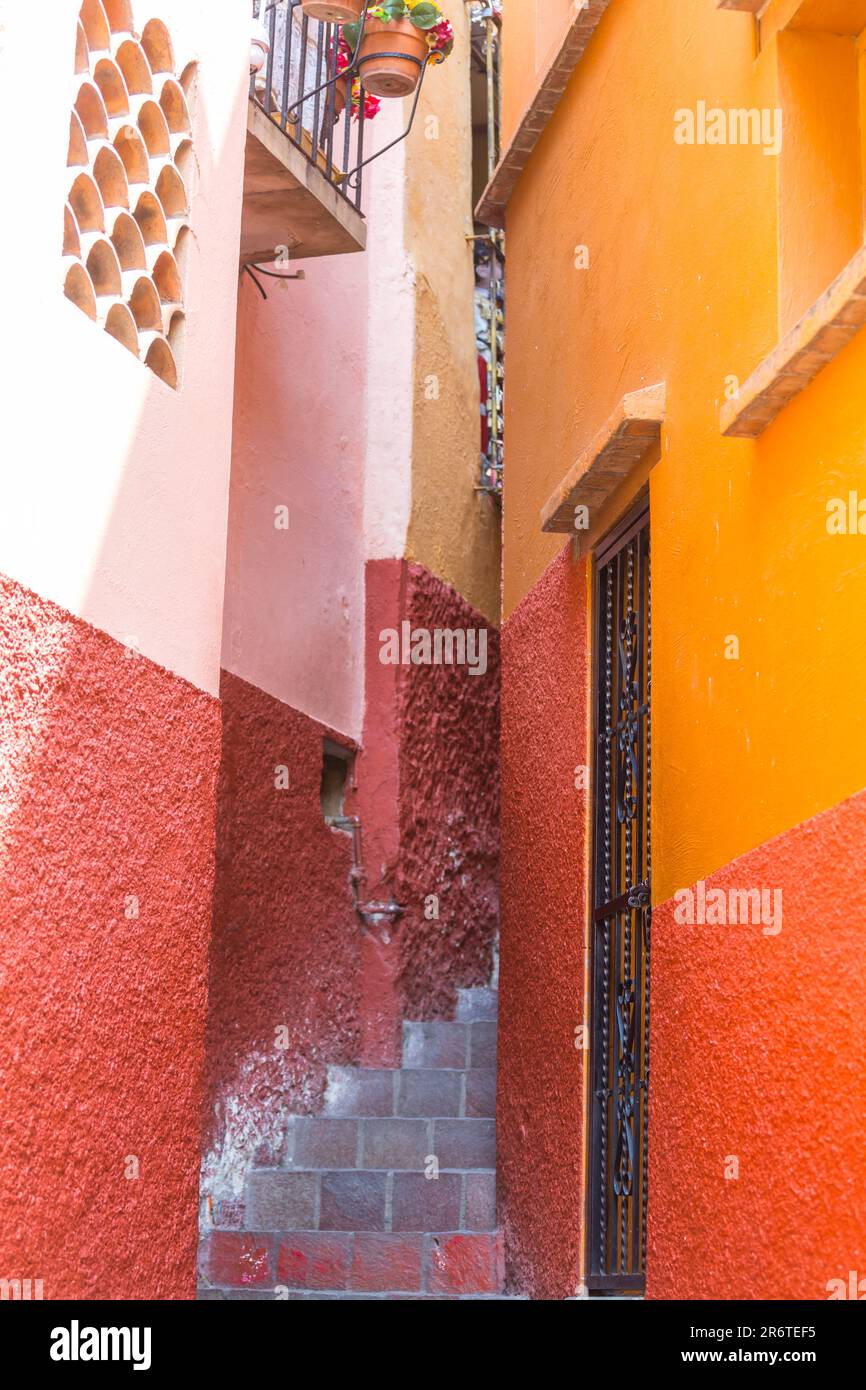 Colonial historical city Guanajuato, famous Alley of the Kiss (Callejon ...