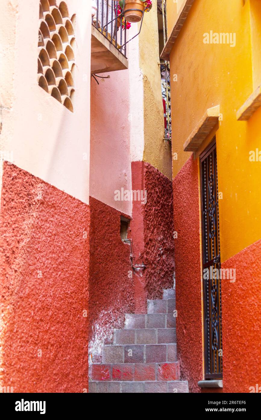Colonial historical city Guanajuato, famous Alley of the Kiss (Callejon ...