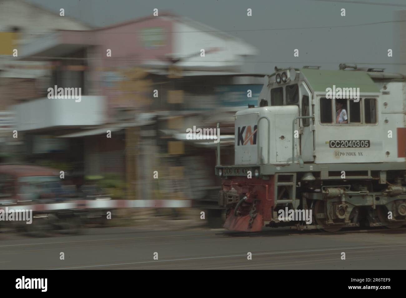 Jakarta train slum hi-res stock photography and images - Alamy