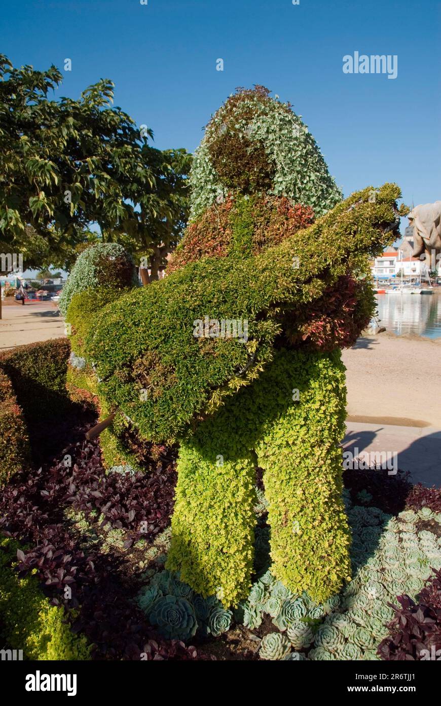 Plant musicians, Promenade de la Garance, Saint-Gilles-Croix-de-Vie ...