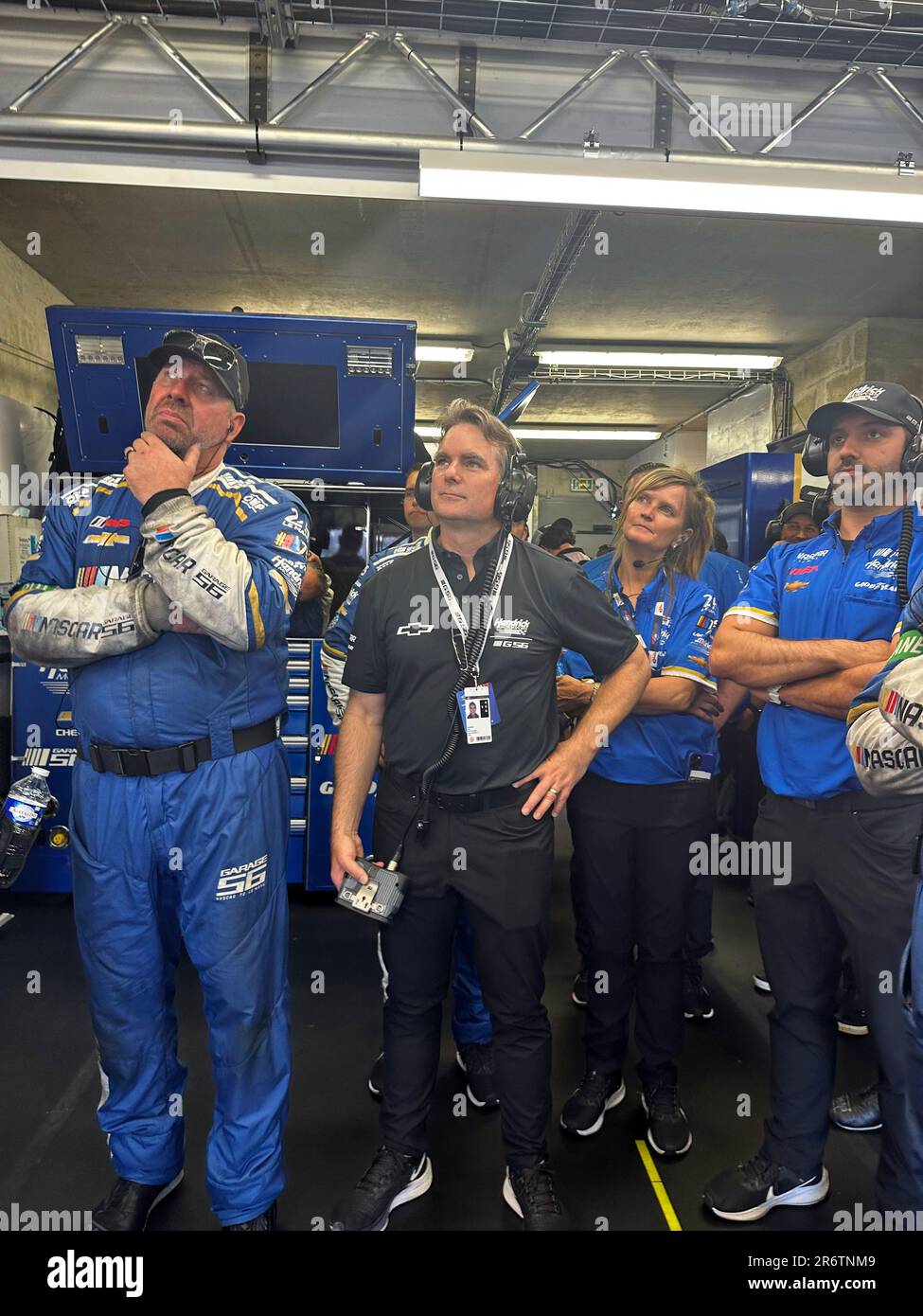 Hendrick Motorsports vice chairman Jeff Gordon watches the closing laps ...