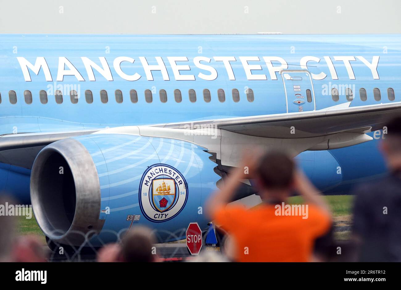 The Boeing 787-9 Dreamliner carrying the Manchester City players lands ...