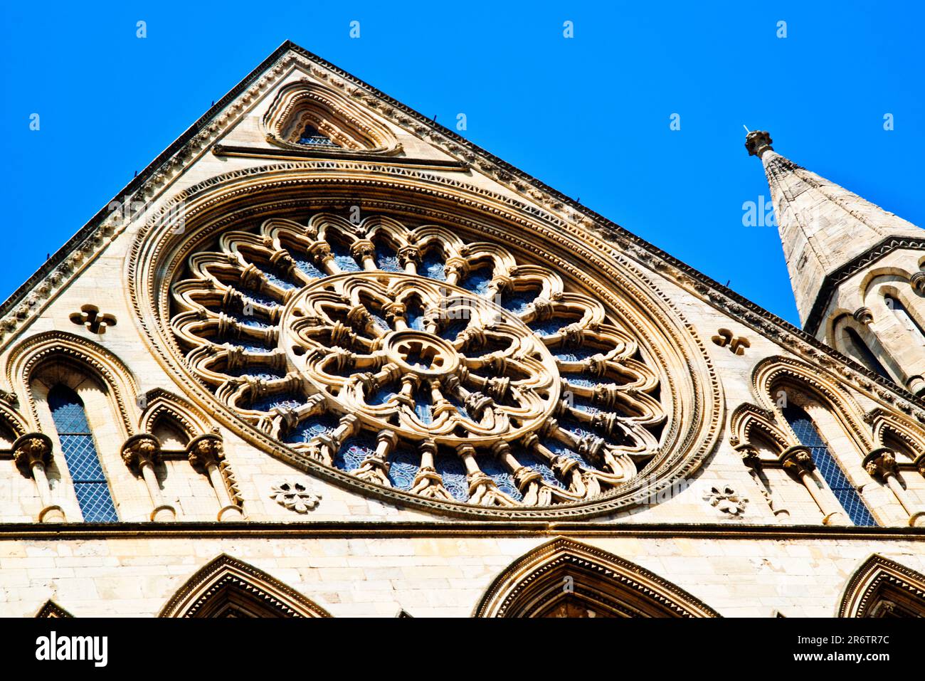 Rose window york minster hi-res stock photography and images - Alamy