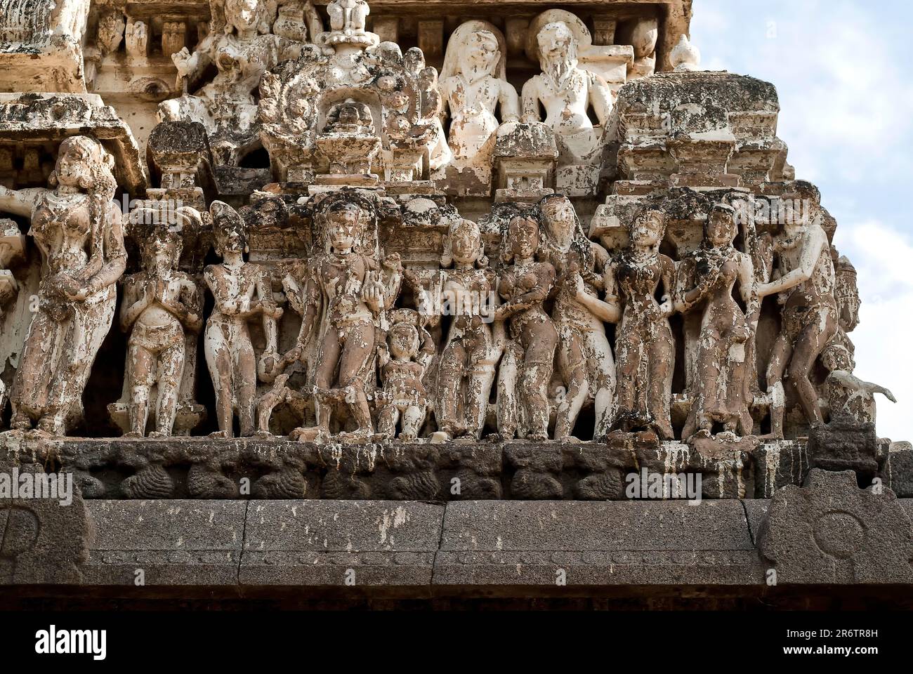 Stucco figures in Thyagaraja Swamy temple in Tiruvottriyur, Chennai ...