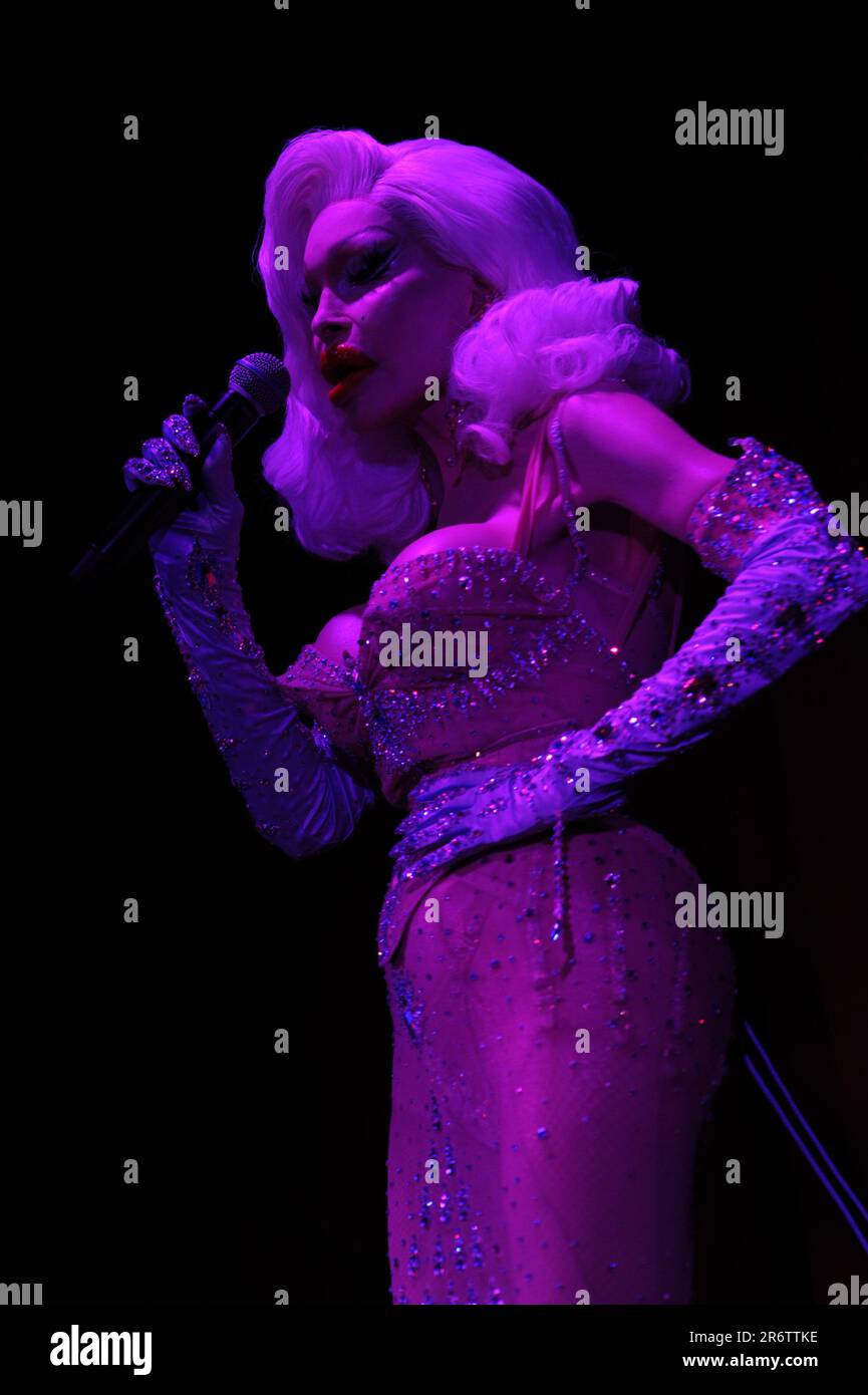 Amanda lepore hi-res stock photography and images - Alamy