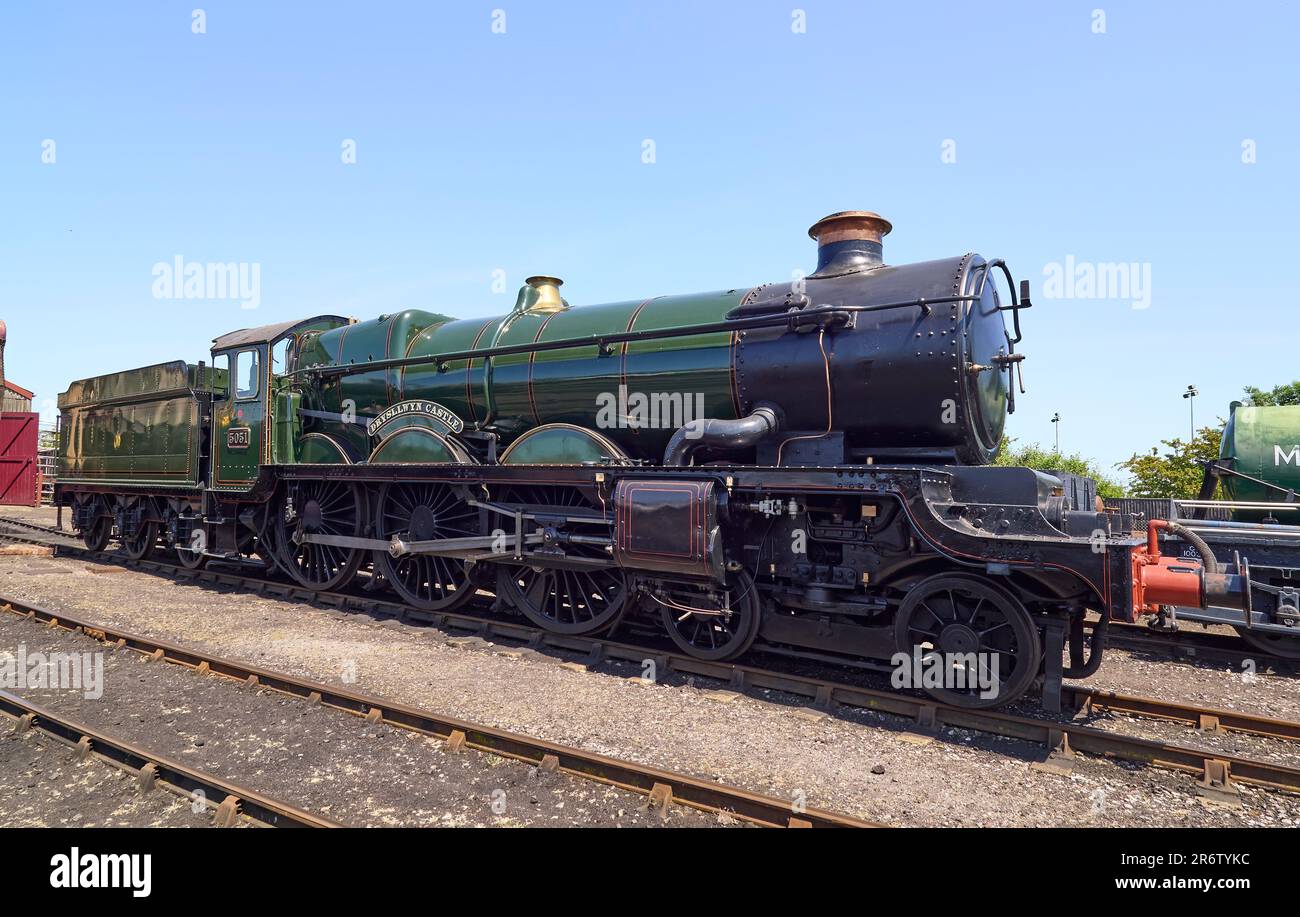 Didcot Railway Centre GWR 5051 Drysllwyn Castle 4-6-0 steam engine home ...