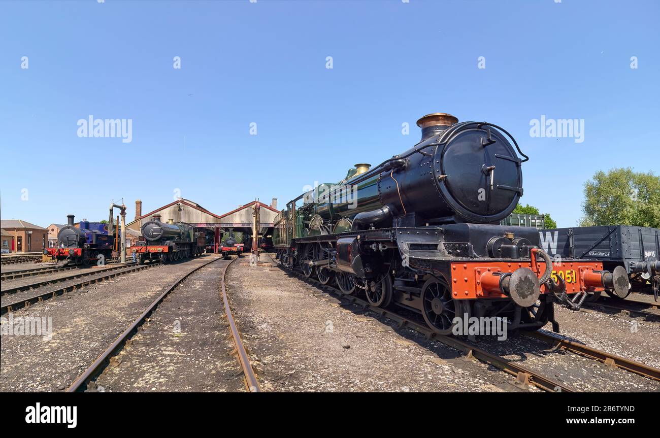 Didcot Railway Centre GWR 5051 Drysllwyn Castle 4-6-0 steam engine home ...