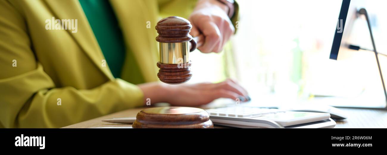 Woman hand striking with judge gavel in court room Stock Photo - Alamy