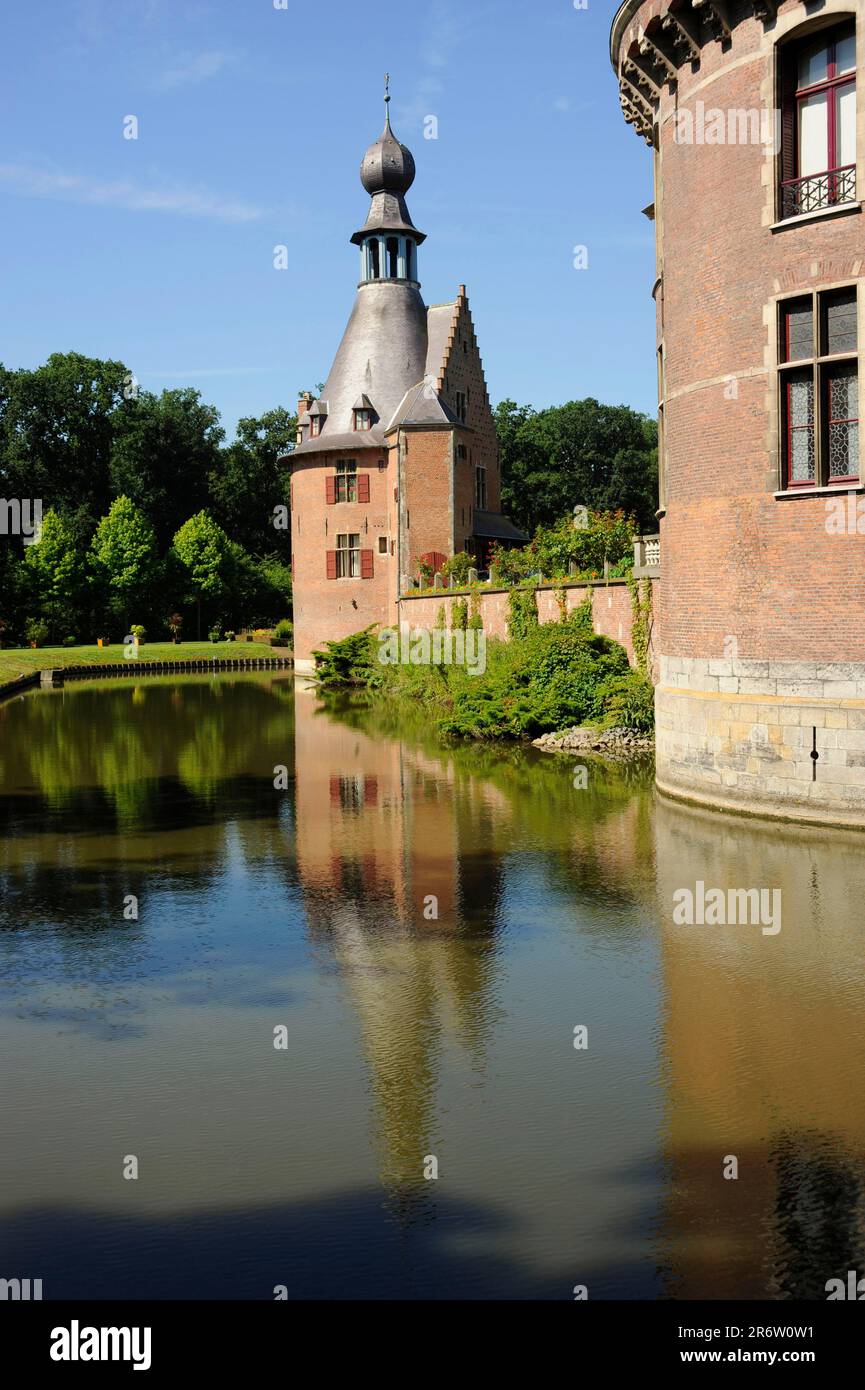 Ooidonk Castle, East Flanders, Belgium, Flanders, moated castle Stock ...