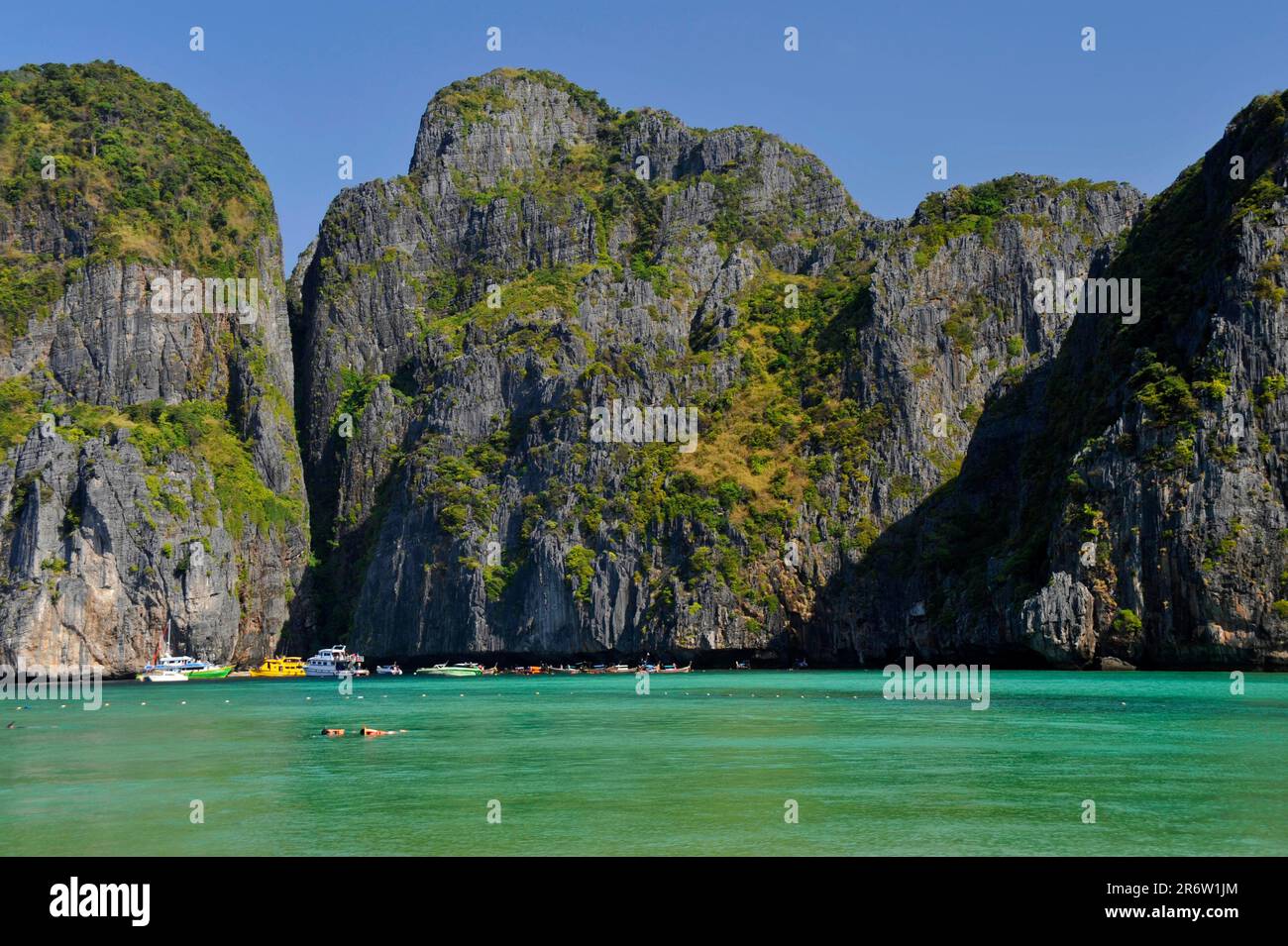 Rocky Coast, Koh Ley, Maya Bay, Ko Phi Phi Leh, Thailand Stock Photo ...