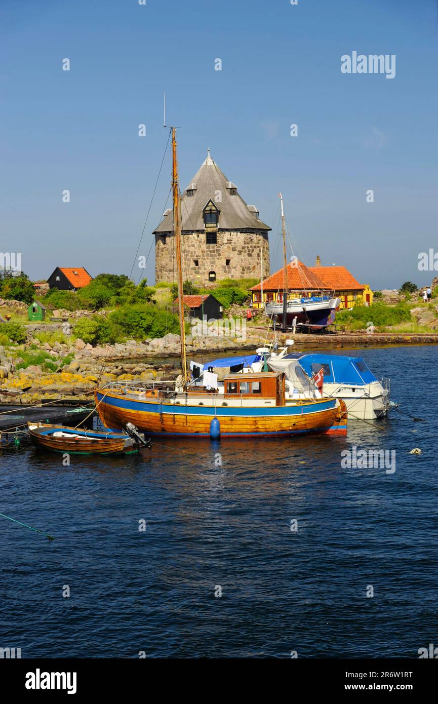 Small tower and boats, harbour, Frederikso Island, Denmark, Pea Islands ...