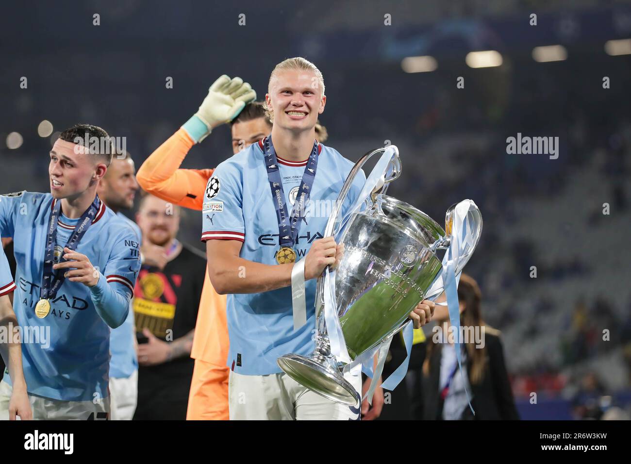 Erling haaland manchester city trophy hi-res stock photography and ...
