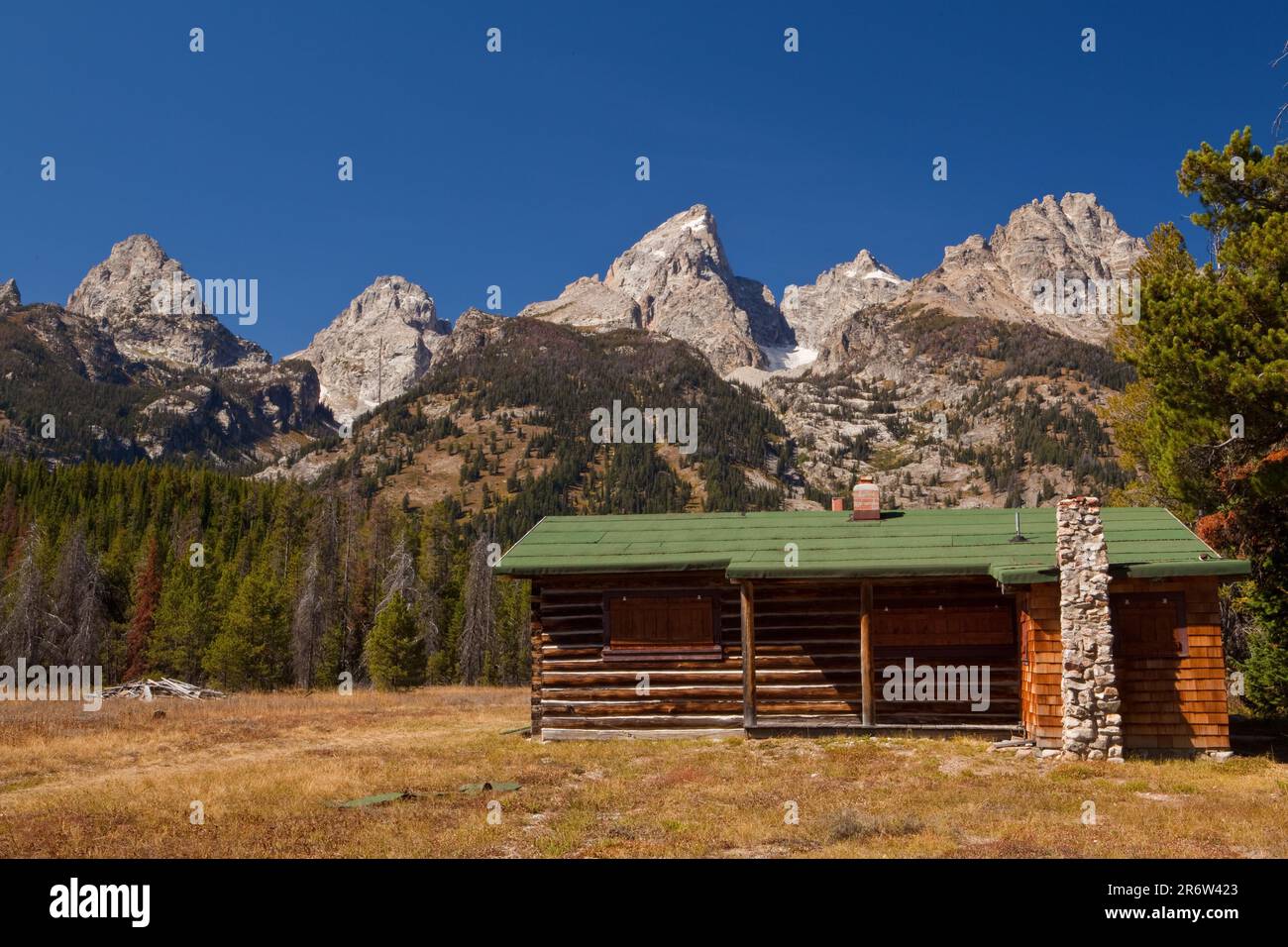 Log cabin in front of Teton Range, Grand Teton National Park, Wyoming ...