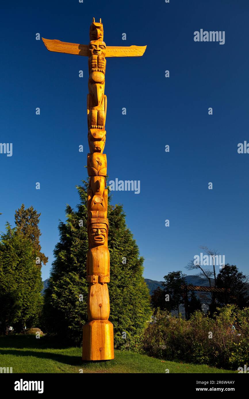 Totem Pole, Stanley Park, Vancouver, British Columbia, Canada Stock ...