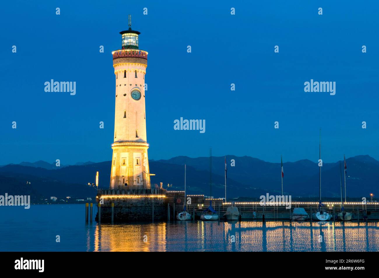 Harbour entrance, lighthouse, Lindau, Lake Constance, Bavaria, Germany ...