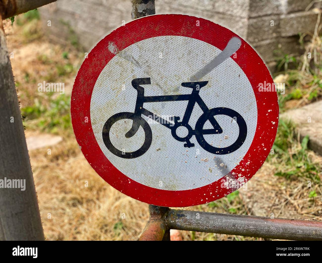 No cycling signage hi-res stock photography and images - Alamy