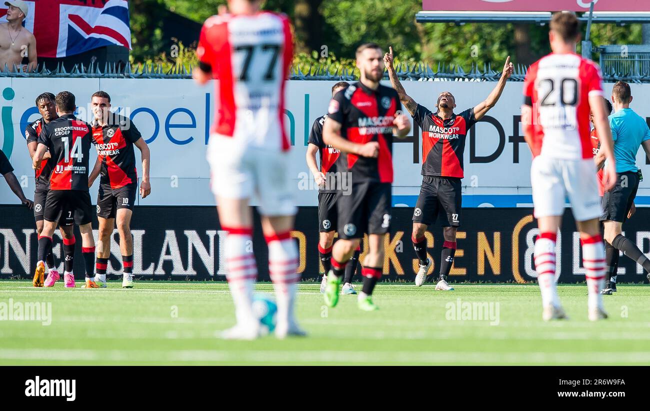 EMMEN - (m) Rajiv van La Parra of Almere City FC celebrates his goal ...