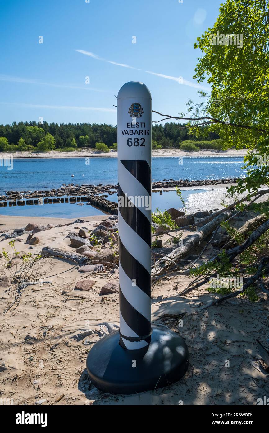 Estonian border post on the border with Russia Stock Photo - Alamy