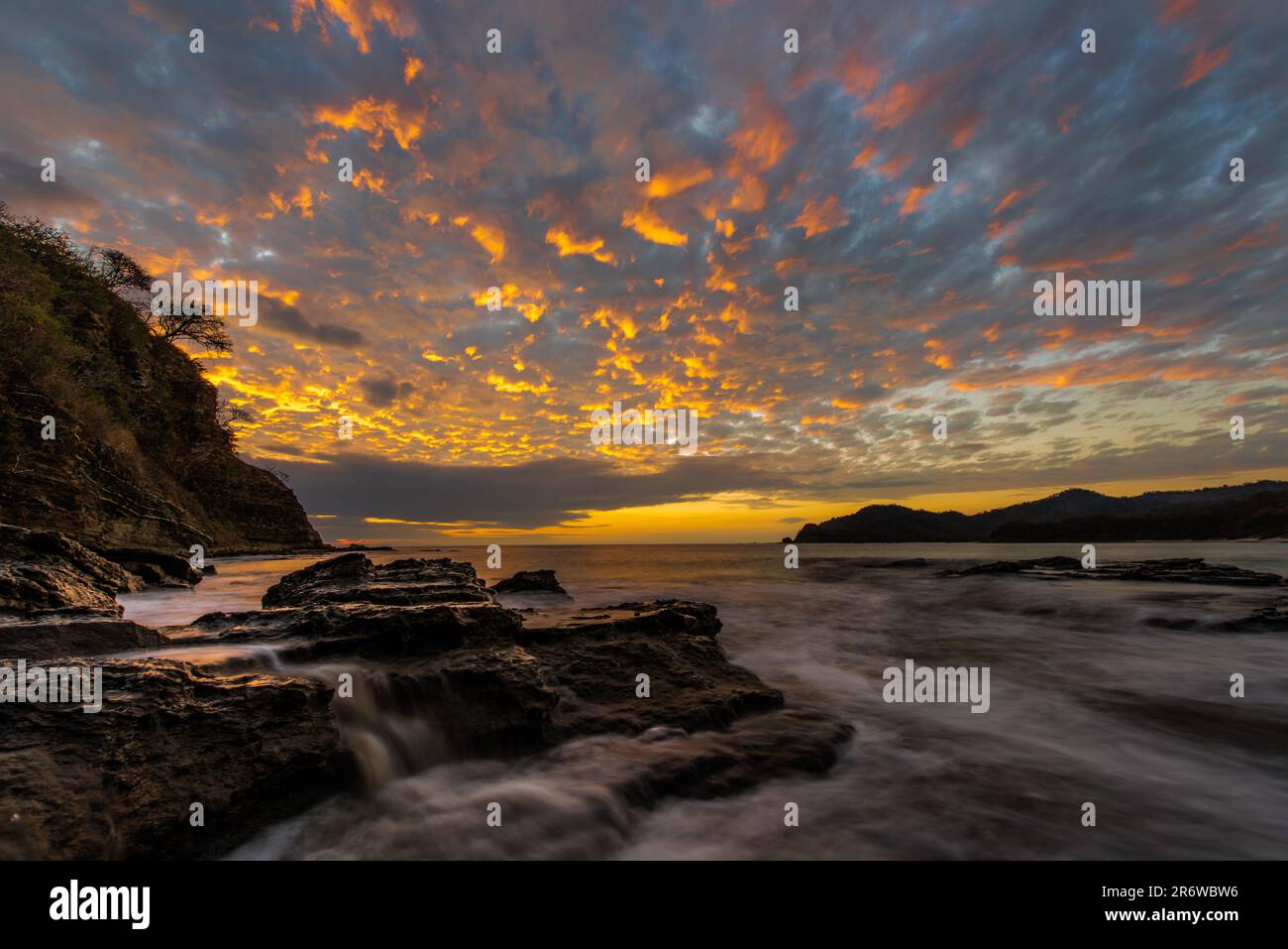 Long exposure landscape photo of pacific ocean water flowing over rocks ...
