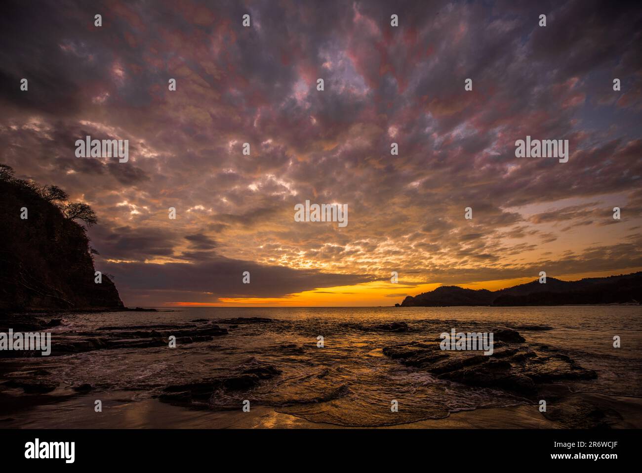 Long exposure landscape photo of pacific ocean water flowing over rocks ...