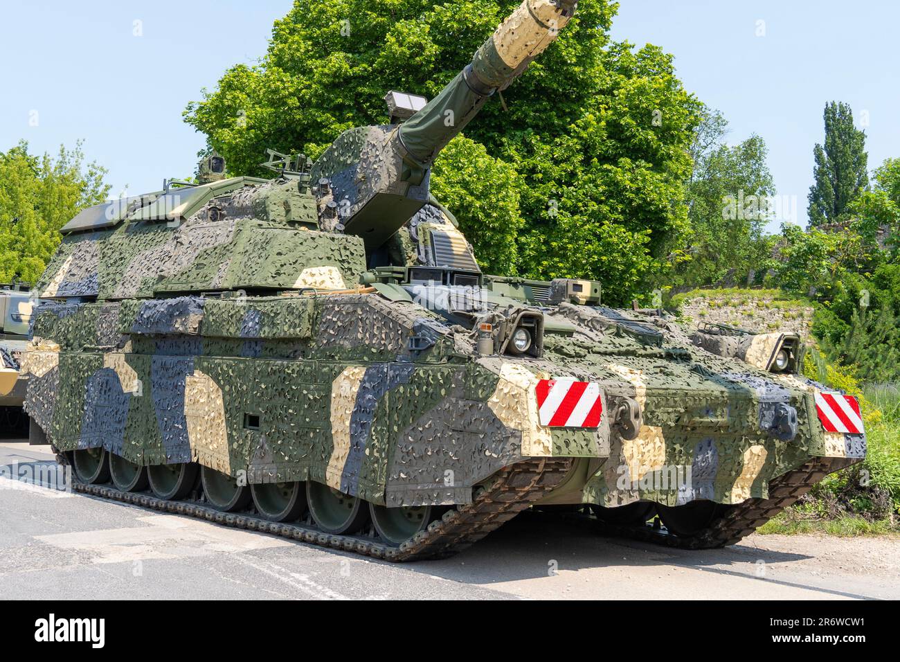 Panzerhaubitze 2000 (PzH 2000) armored howitzer, german 155 mm self ...