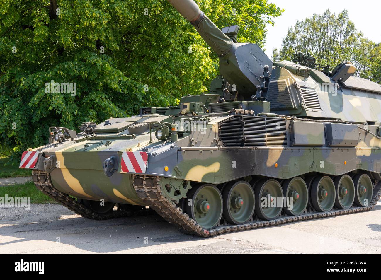 Panzerhaubitze 2000 (PzH 2000) armored howitzer, german 155 mm self-propelled howitzer Stock ...