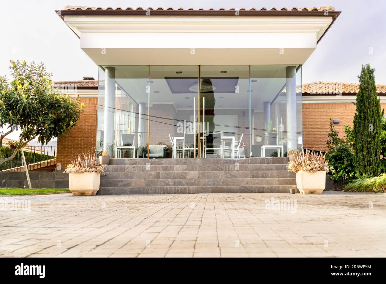 Close view entry porch house home hi-res stock photography and images ...