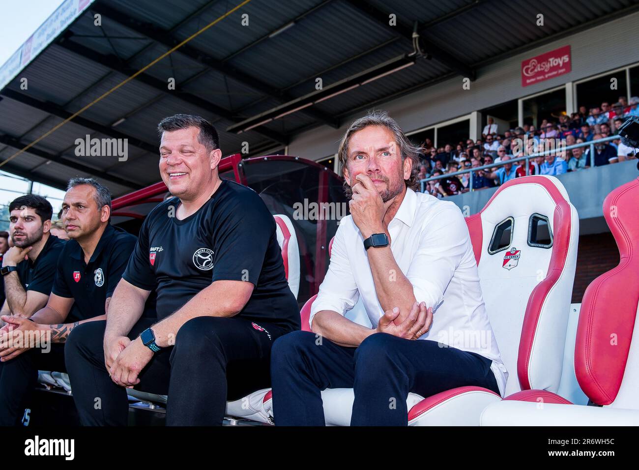 EMMEN - (r) Almere City FC coach Alex Pastoor knows that promotion to ...