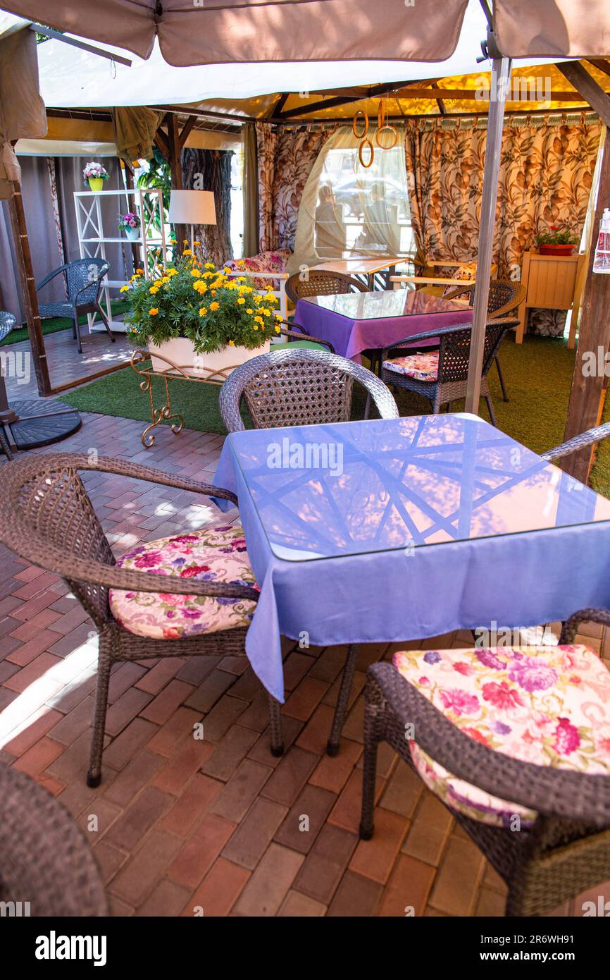 Outdoor café under canopy hi-res stock photography and images - Alamy