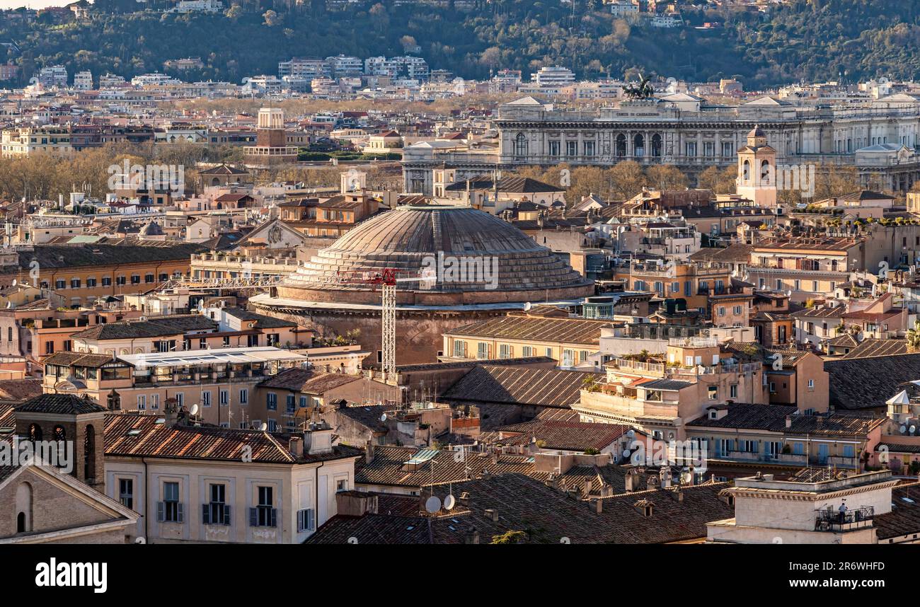 Victor emmanuel ii monument viewing platform hi-res stock photography ...